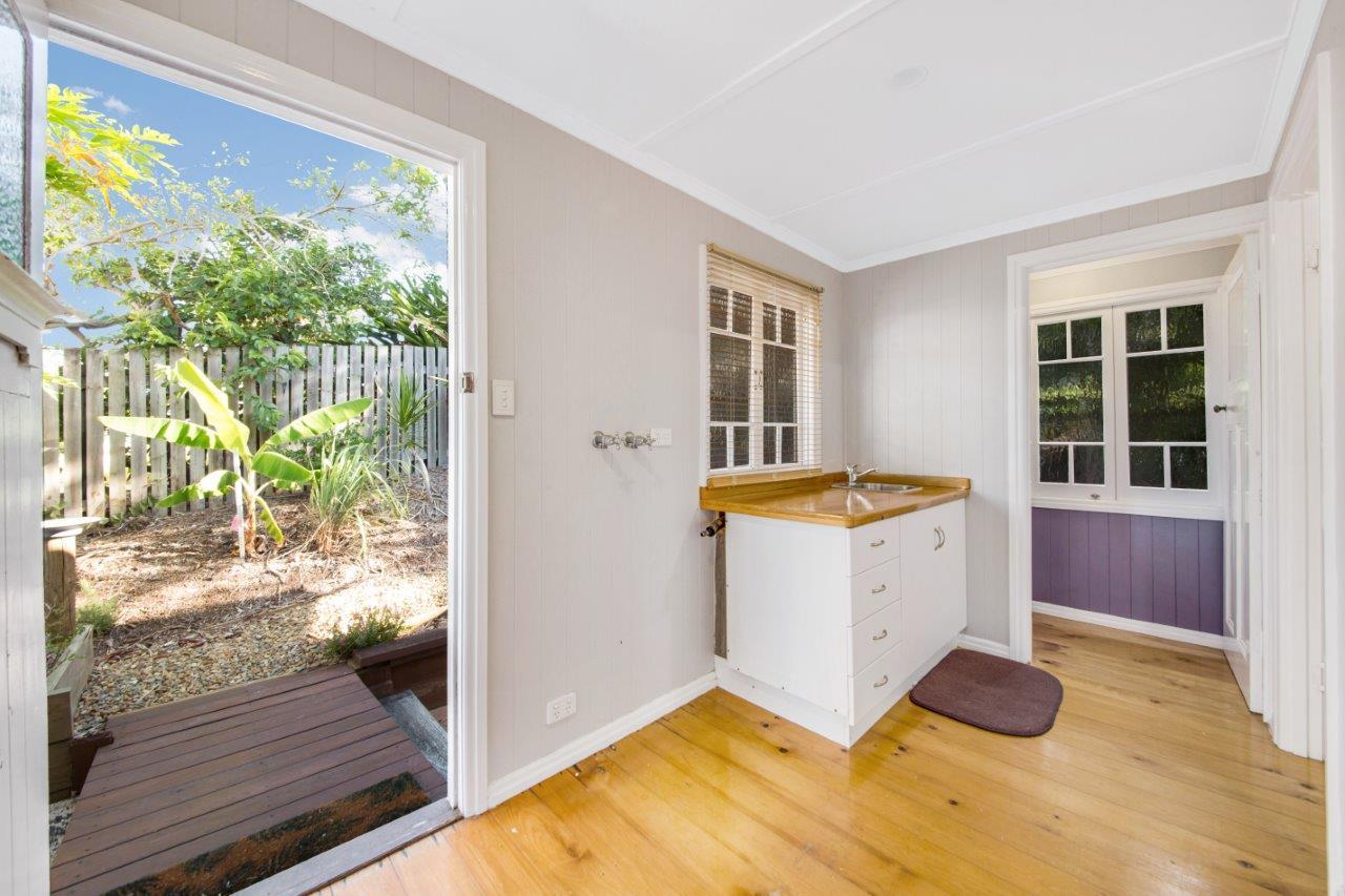 33 Harbour Terrace, Gladstone Central QLD 4680 - McGrath Knight Frank ...