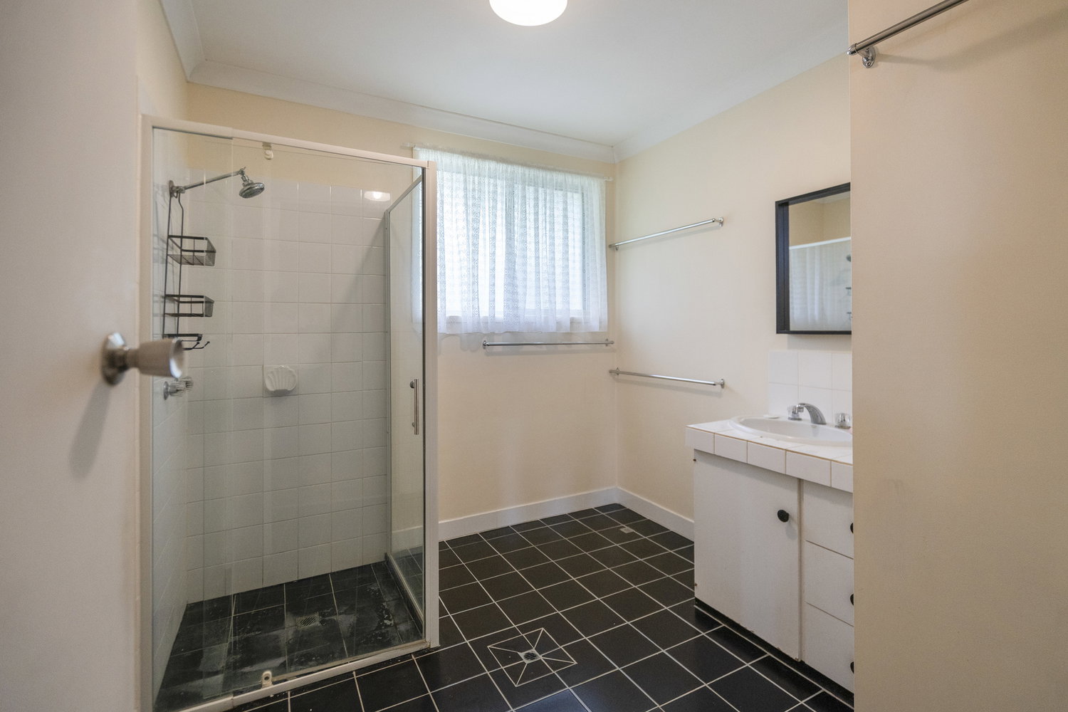 4 Bathurst Street, Elliott Heads QLD 4670 - McGrath Knight Frank Wide ...