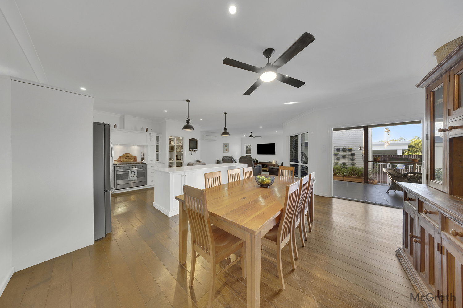 7 Carnarvon Parade, New Auckland QLD 4680 - McGrath Knight Frank Wide ...